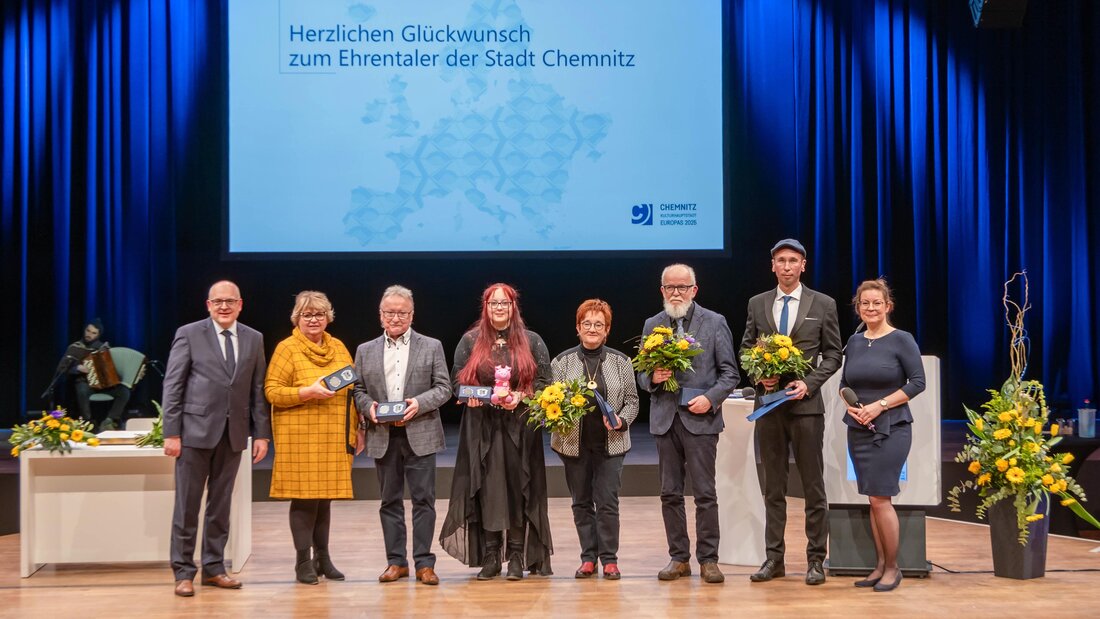 Oberbürgermeister Sven Schulze zeichnet sechs Chemnitzer Bürger:innen ...